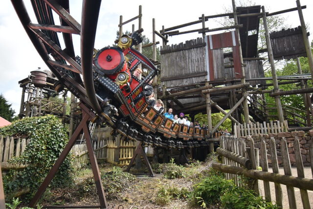 Runaway Mine Train | Alton Towers | UK Theme Park Spy