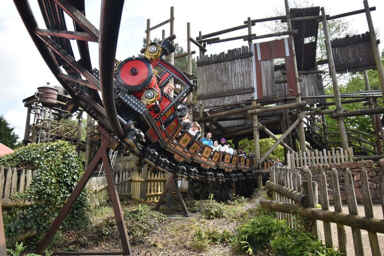 Runaway Mine Train | Alton Towers | UK Theme Park Spy