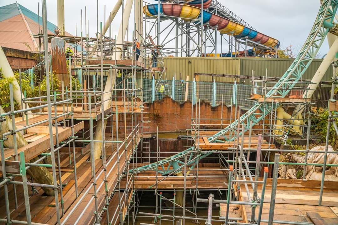 Thorpe Park: Colossus Repaint Well Underway