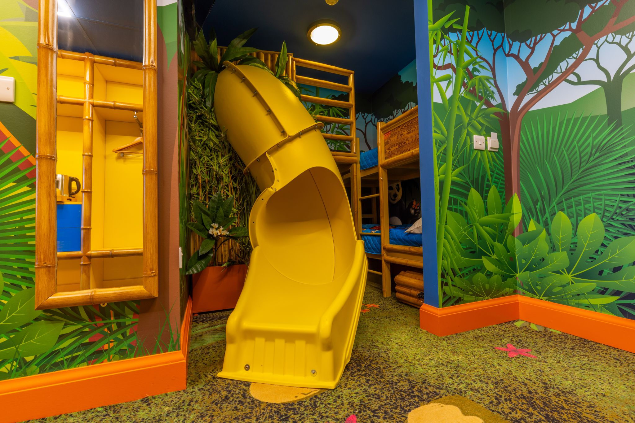 NEW Oreo & Capri-Sun Themed Rooms at Chessington World of Adventures Resort