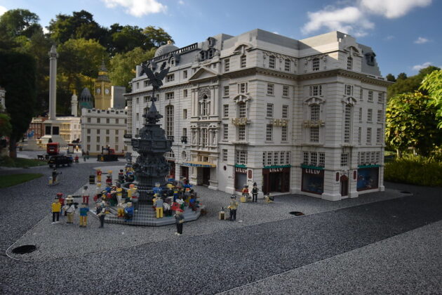 In Pictures: Discover Amazing Lego Model Scenes from Around the World ...
