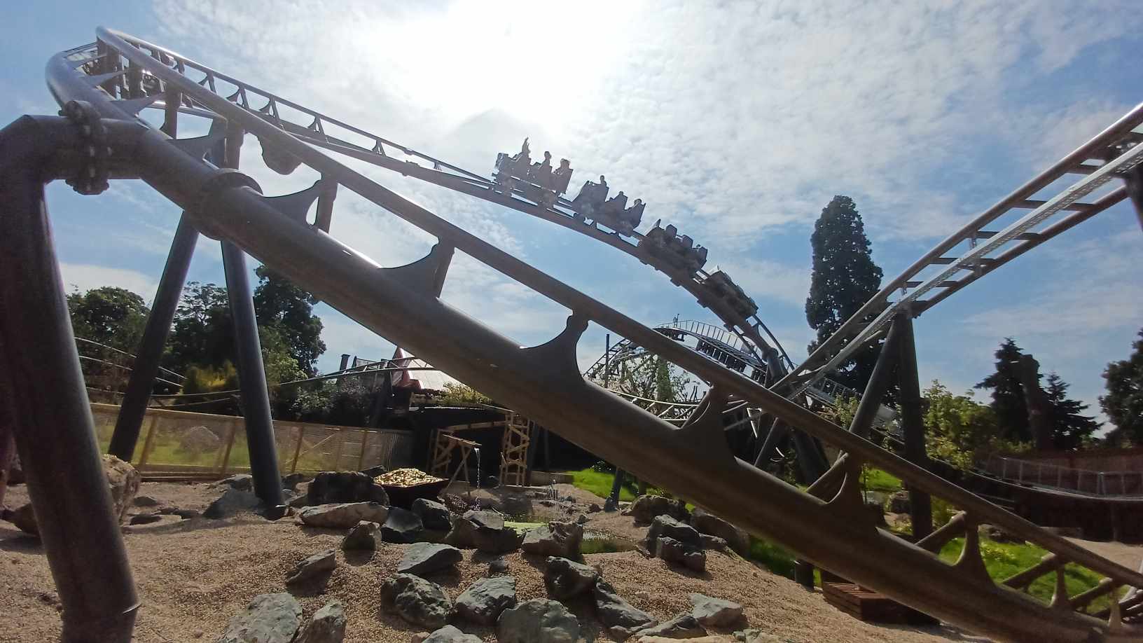 10 Exhilarating Pictures of Gold Rush at Drayton Manor